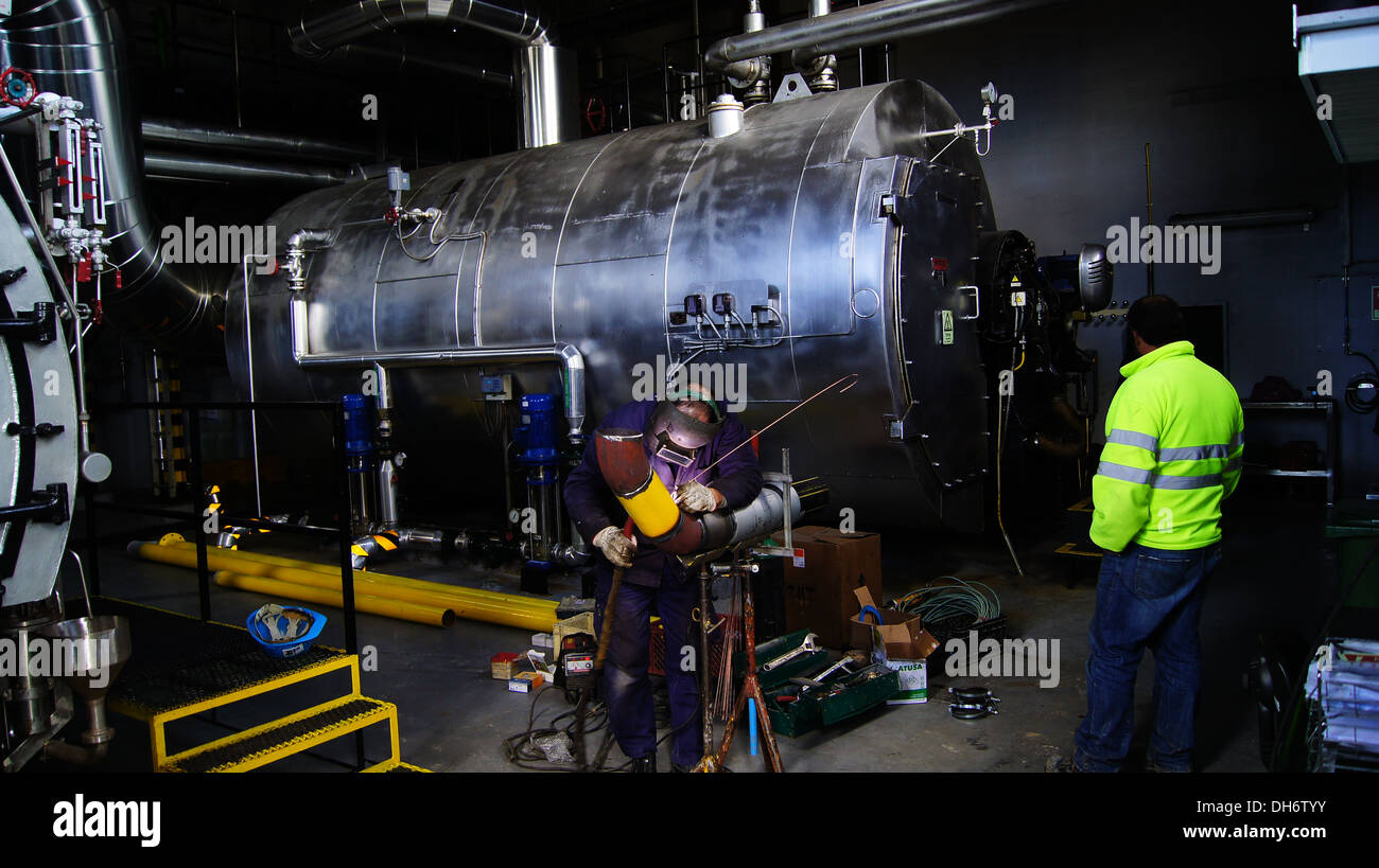 Technician welding assembly steel hi-res stock photography and images ...