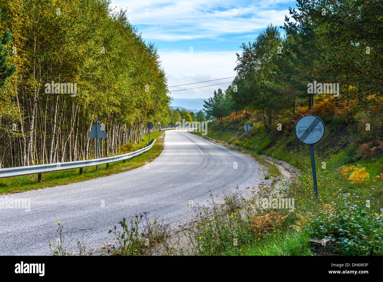 Roadside view hi-res stock photography and images - Alamy