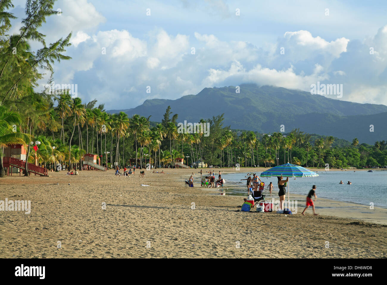 Umbrellas caribbean public beach beaches hi-res stock photography and ...
