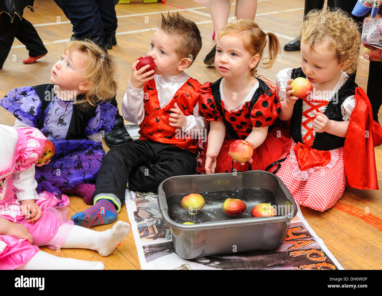 Children play apples hi-res stock photography and images - Alamy