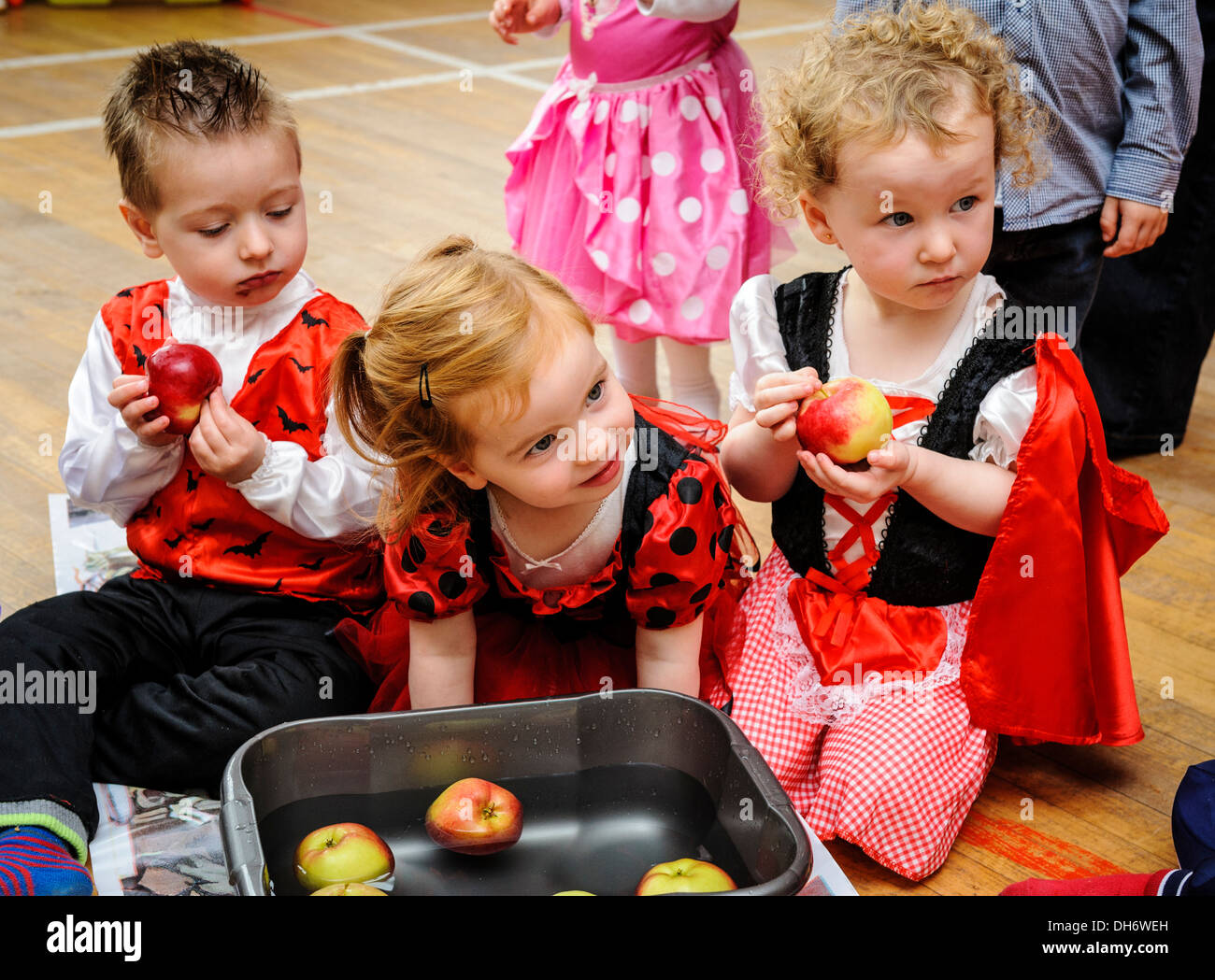 Children dooking for apples at a Halloween party Stock Photo - Alamy