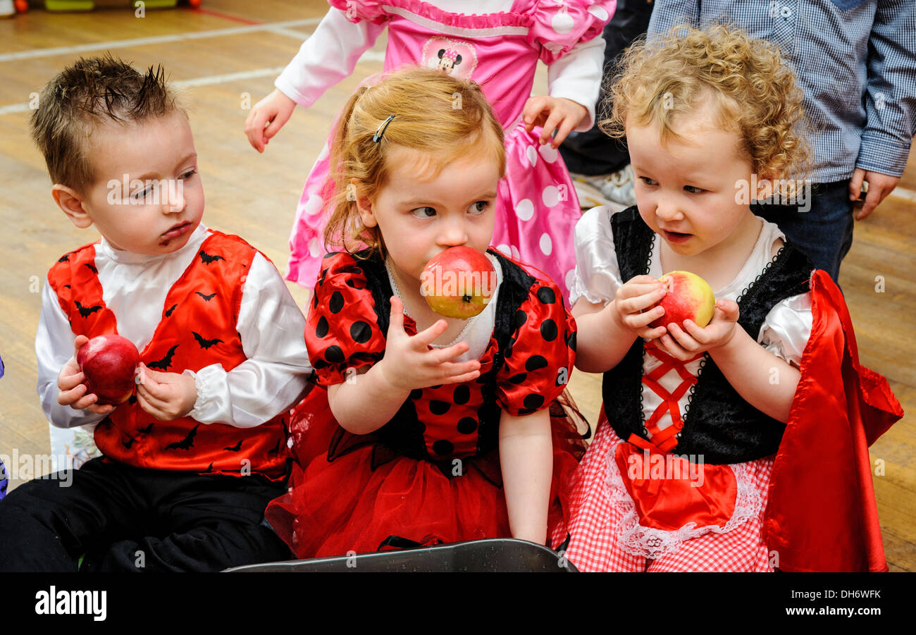 Children dooking for apples at a Halloween party Stock Photo - Alamy