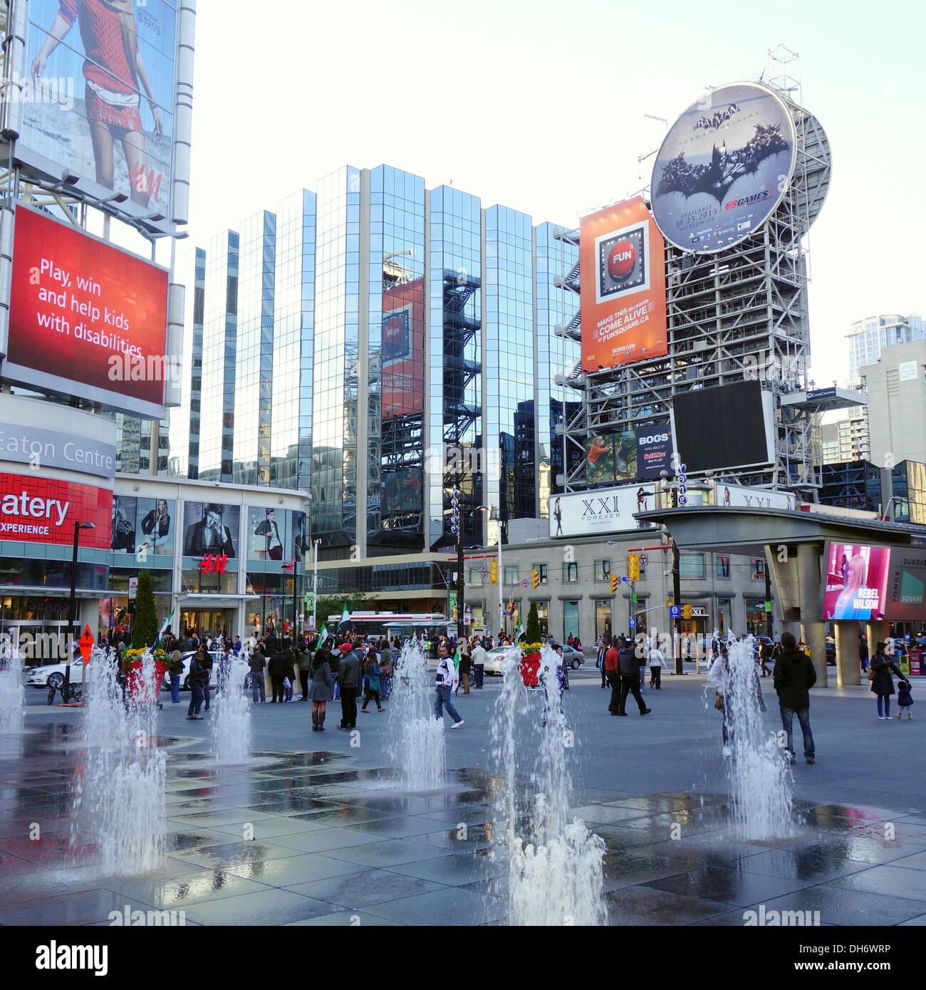 View of Dundas Square in Downtown Toronto, Canada Stock Photo - Alamy