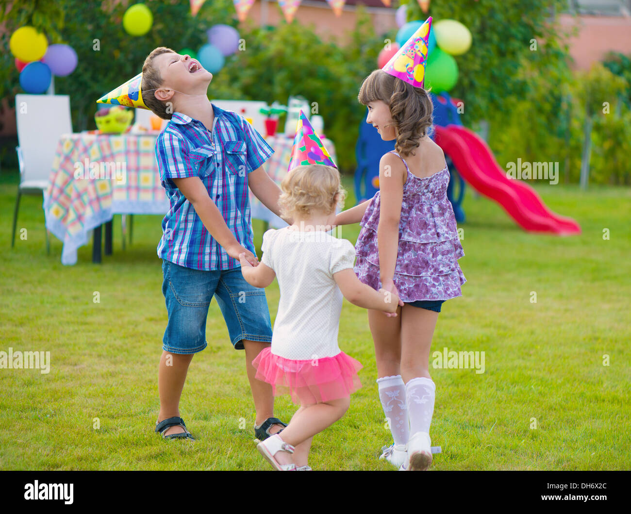 Children dancing birthday party hi-res stock photography and images - Alamy