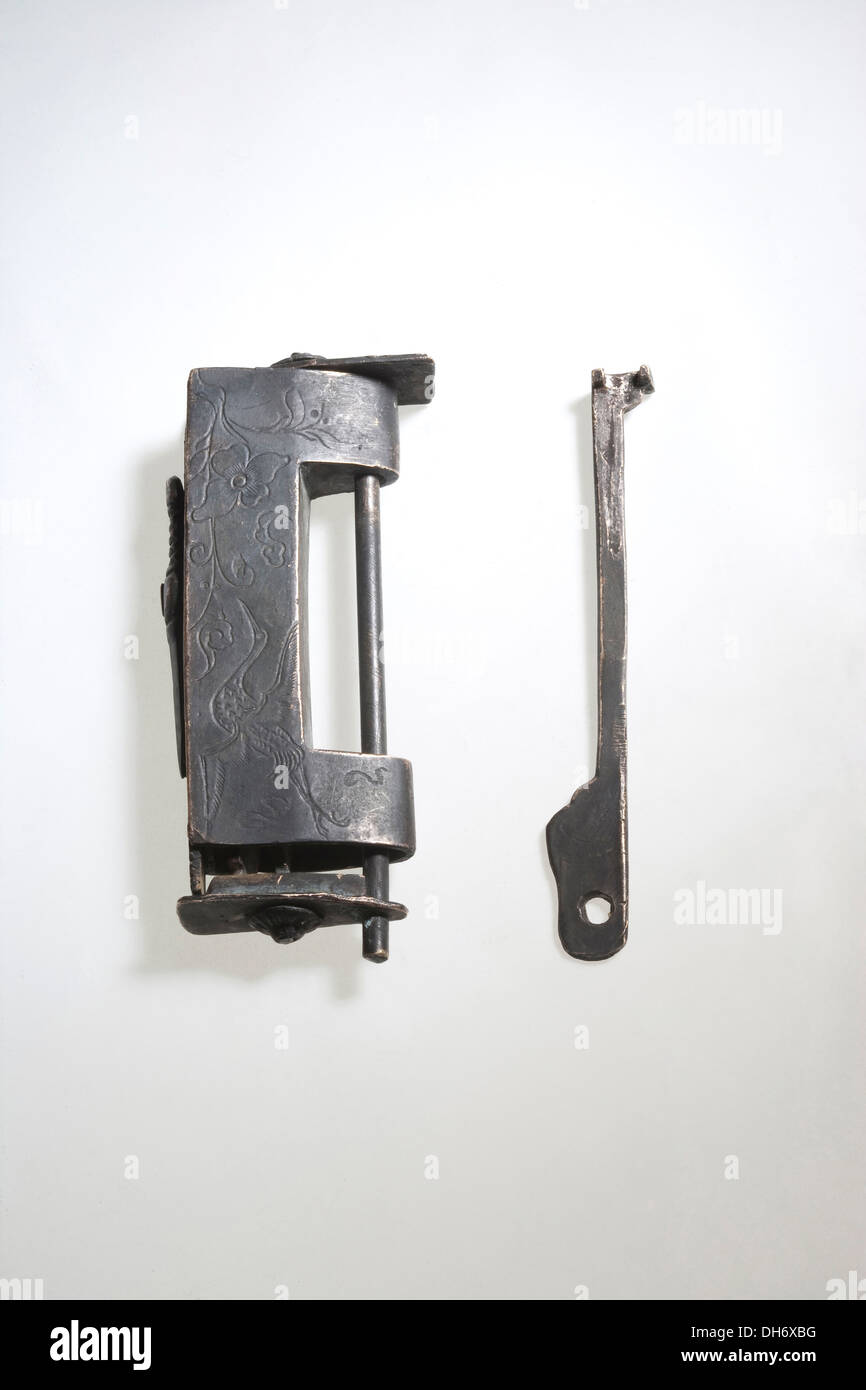Traditional chinese lock hi-res stock photography and images - Alamy