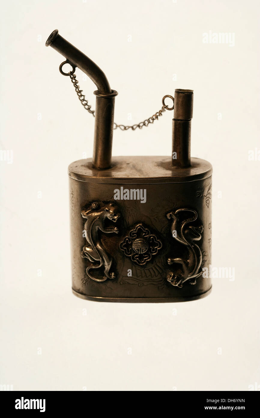 Snuff bottle hi-res stock photography and images - Alamy