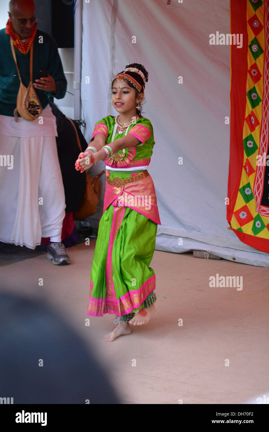 Hindu dancing girl hi-res stock photography and images - Alamy