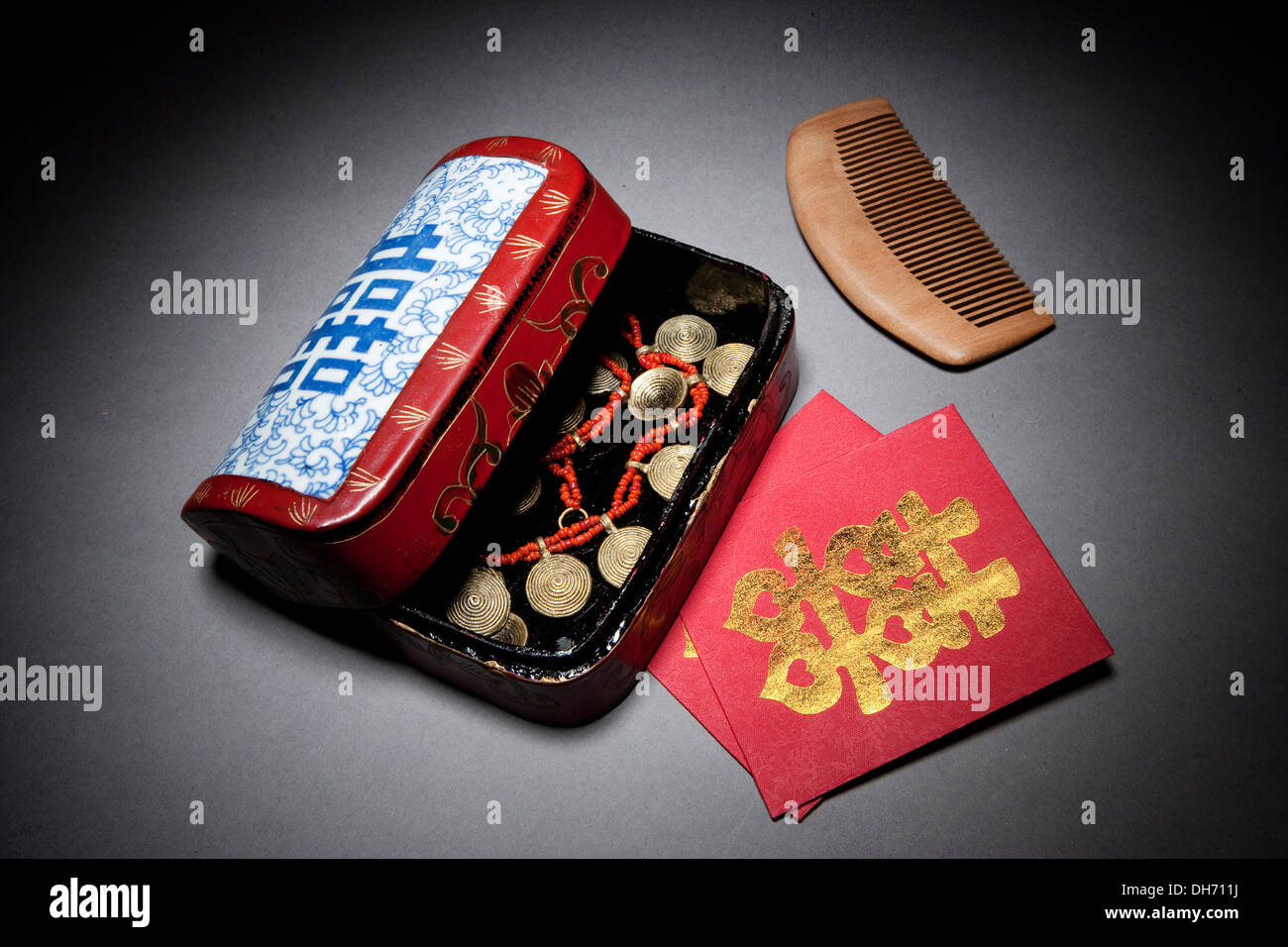 Mascot of Chinese traditional wedding, Chinese traditional makeup case ...