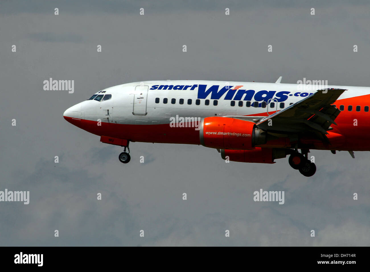 Aircraft with no livery hi-res stock photography and images - Alamy