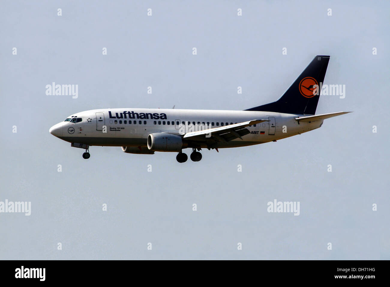Lufthansa plane landing at Prague Ruzyne Stock Photo - Alamy