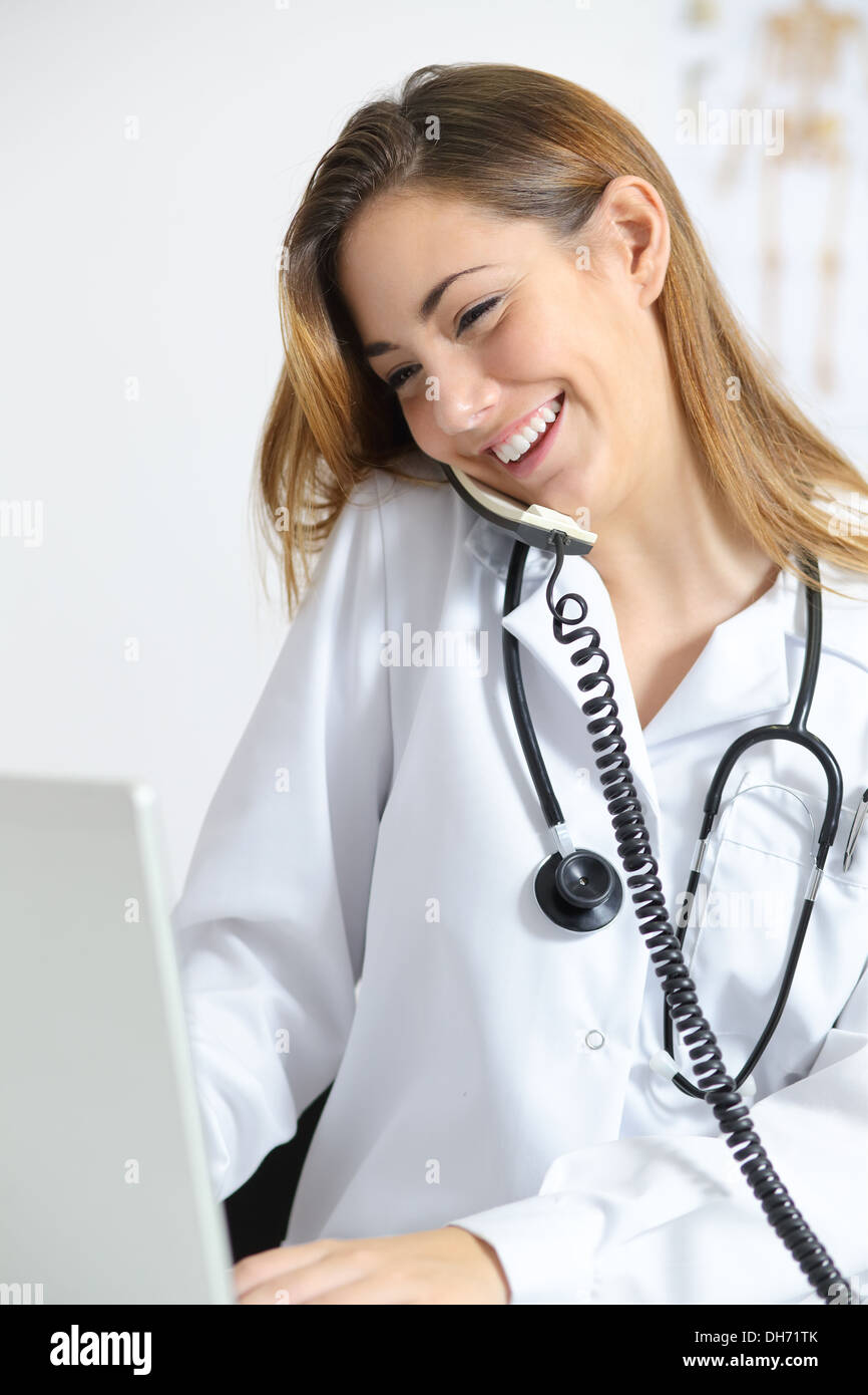 Telephone consultation nurse hi-res stock photography and images - Alamy