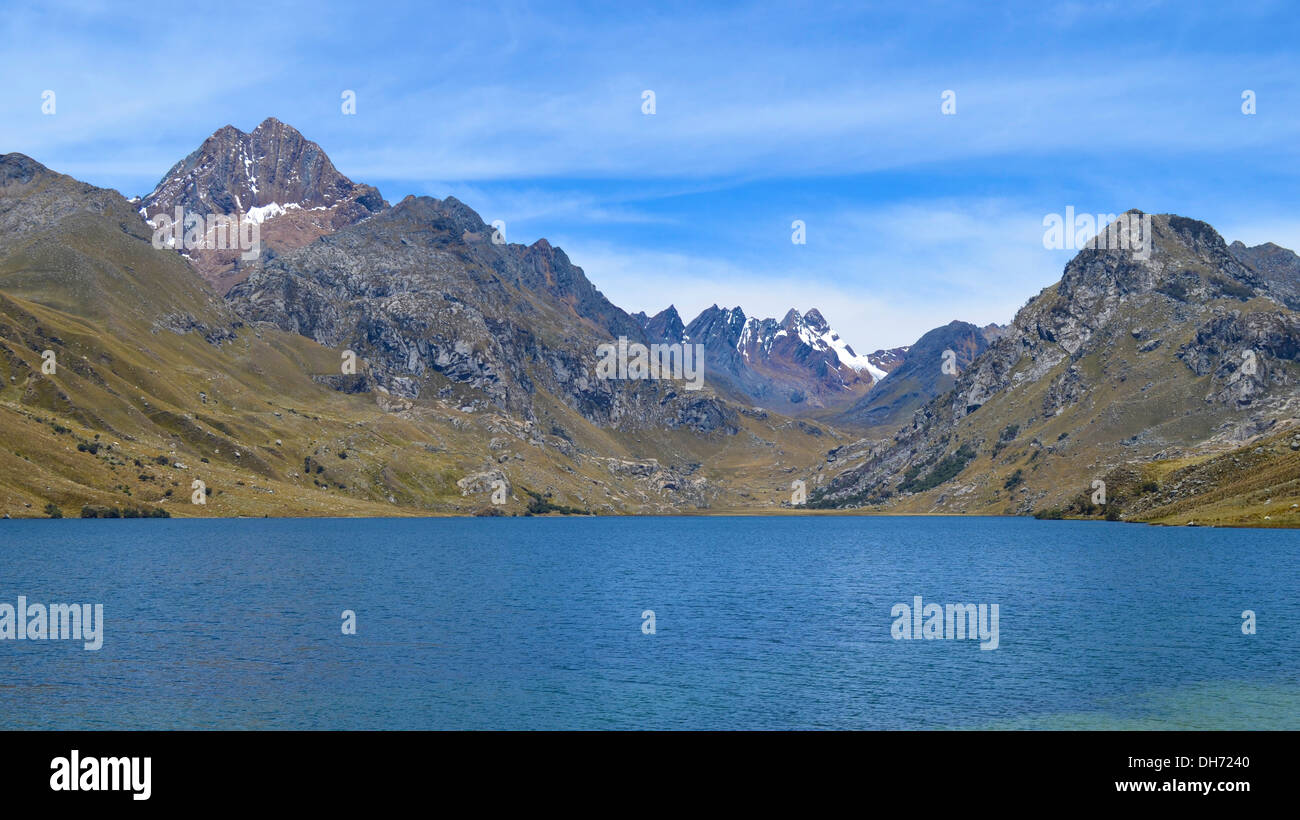Lago querococha hi-res stock photography and images - Alamy
