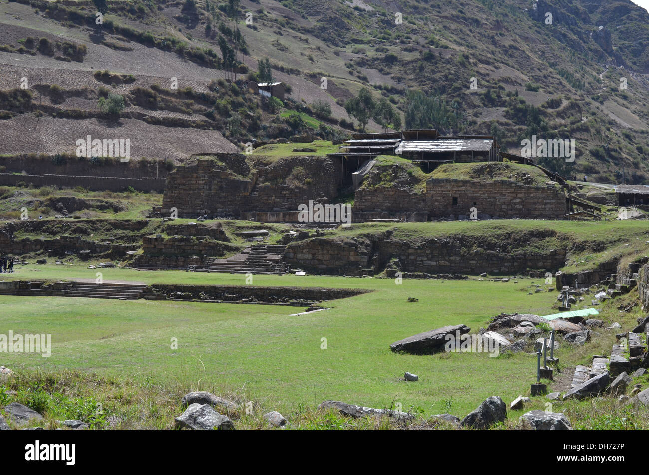 Chavin de huantar temple complex hi-res stock photography and images ...