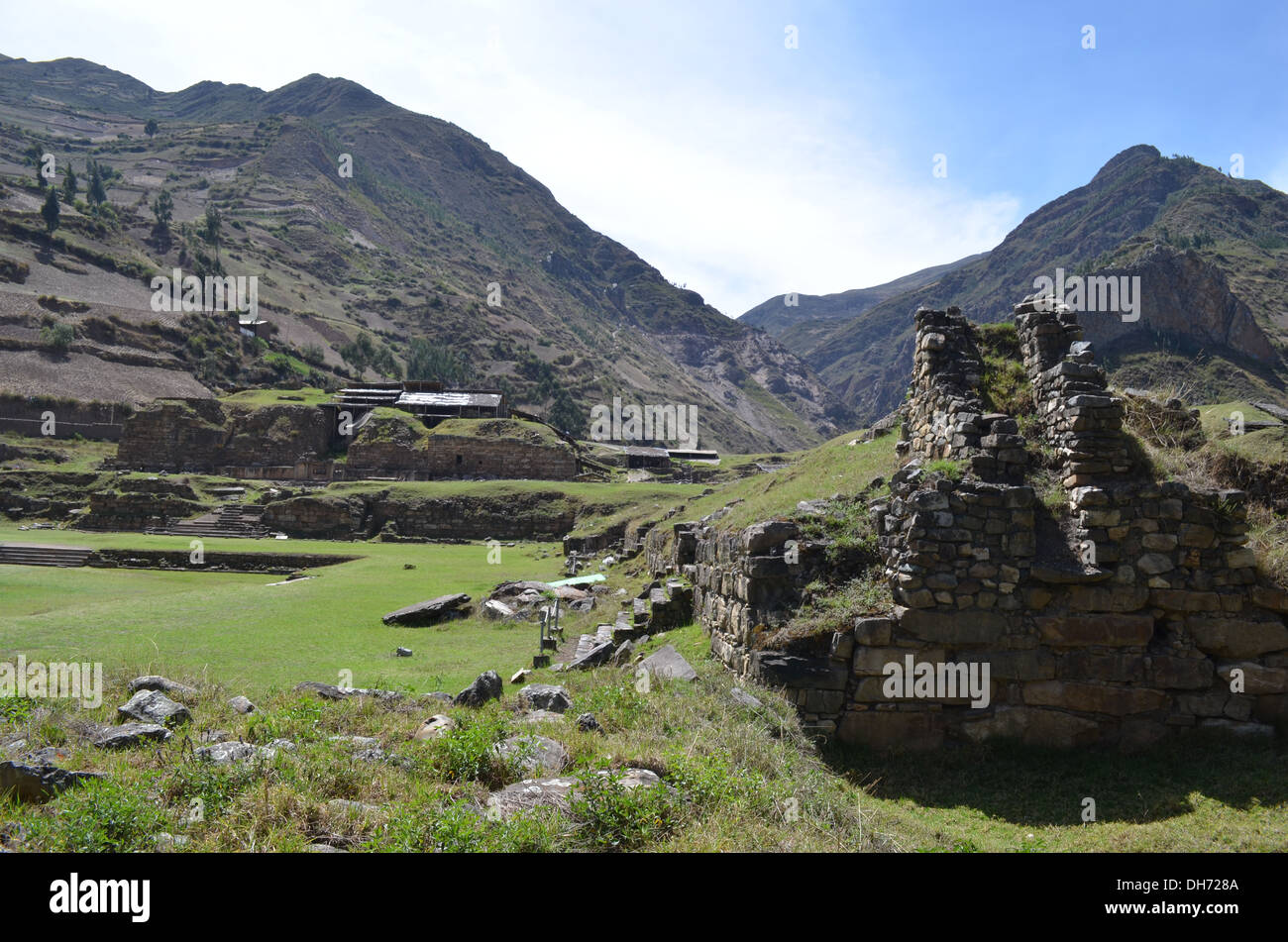 Chavin de huantar temple complex hi-res stock photography and images ...
