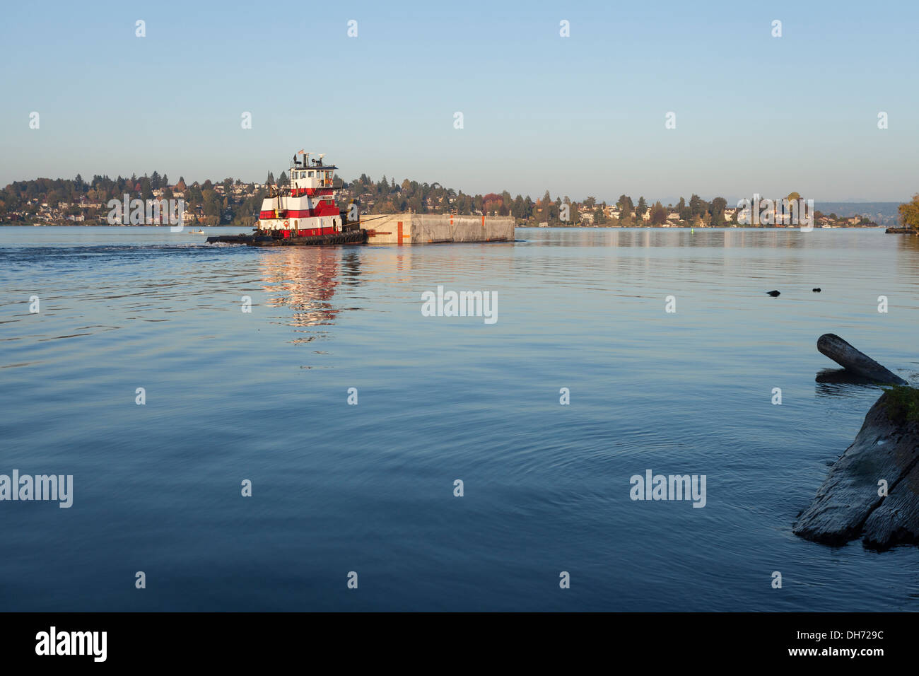 Tugboat Terilyn moves a pontoon across Lake Washington - Seattle, King ...