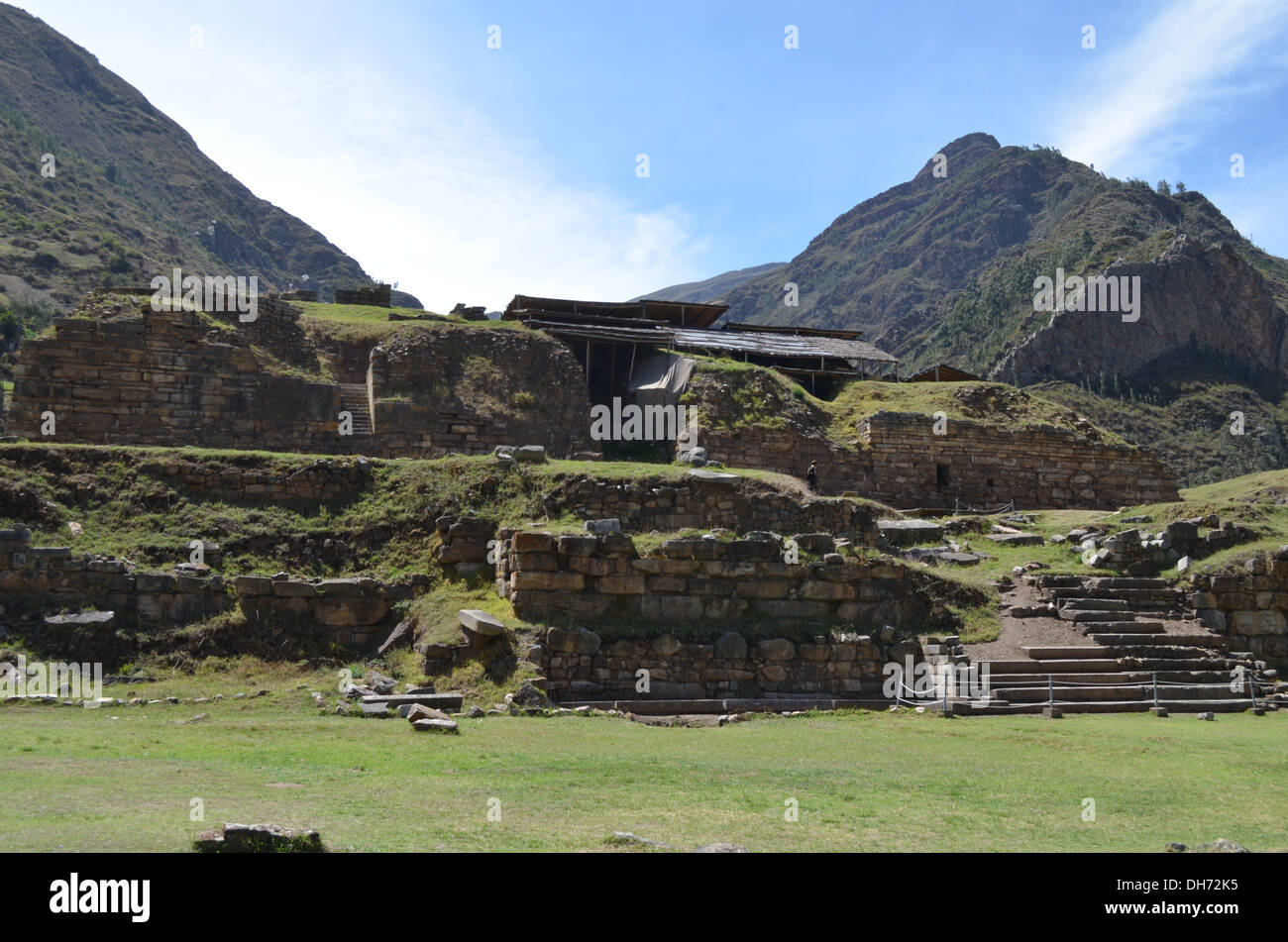 Chavin de huantar temple complex hi-res stock photography and images ...