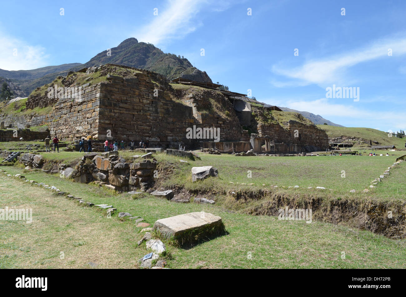 Chavin de huantar temple complex hi-res stock photography and images ...
