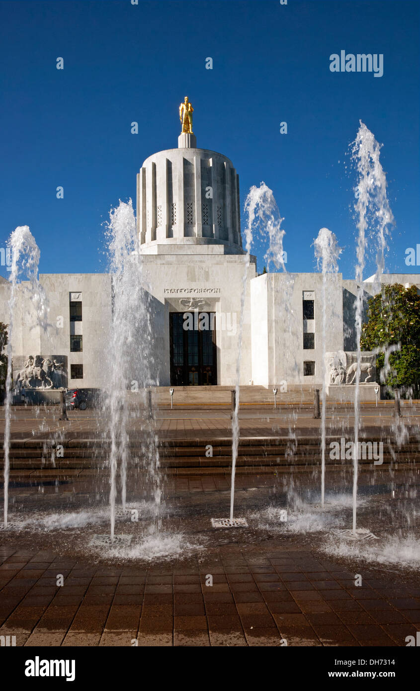 OREGON - Wall Fountain on the Capitol Mall near the Legislative ...