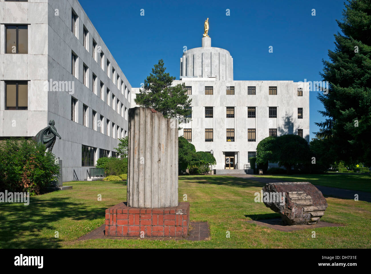 OREGON - Corinthium columns from the state capitol building destroyed ...