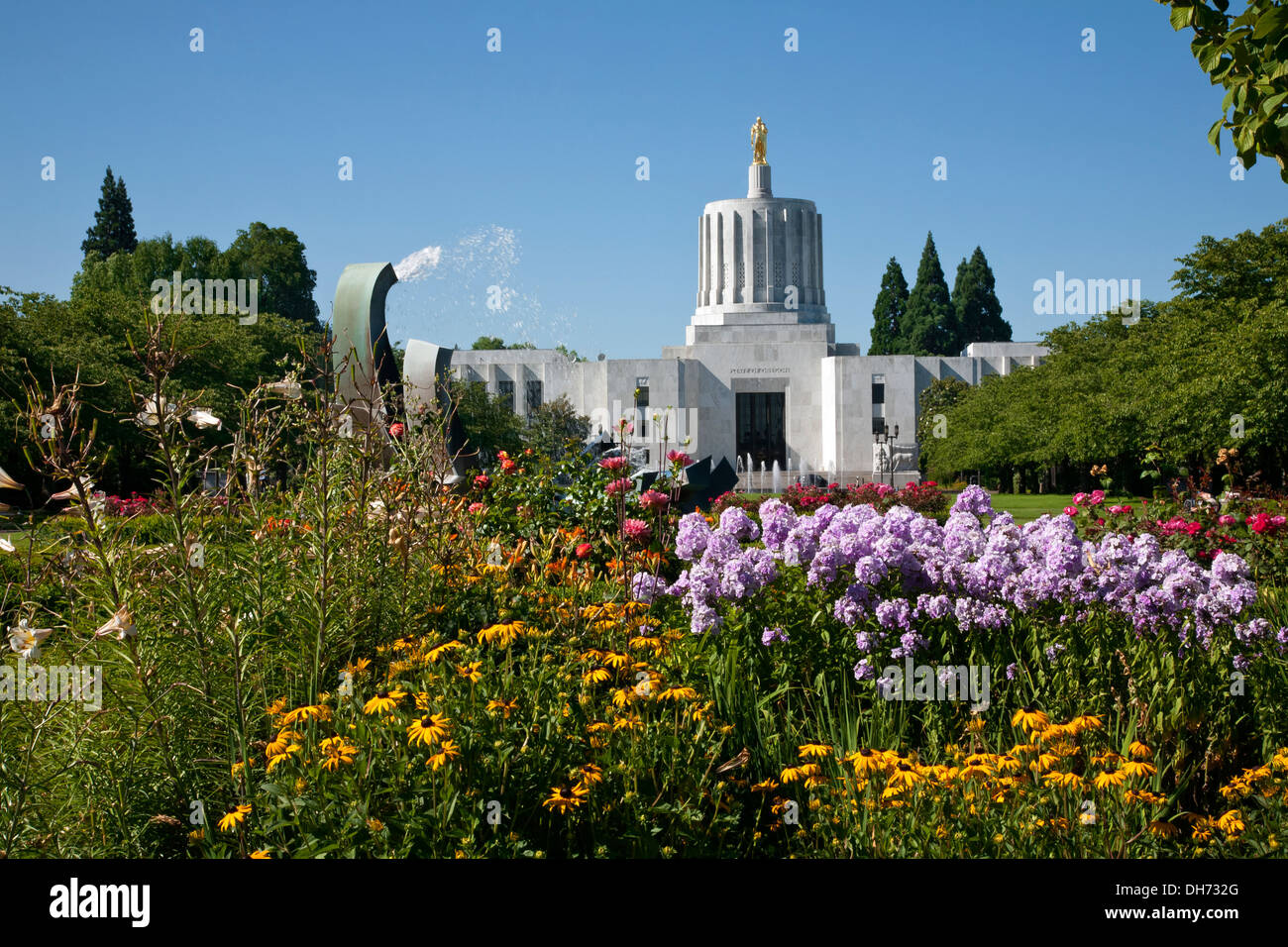 OREGON- Flowers near Sprague and Wall Fountains on the Capitol Mall ...