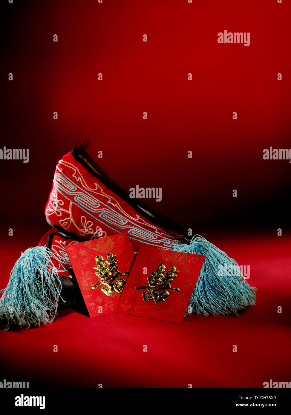 Chinese traditional embroidered wedding shoes Stock Photo - Alamy