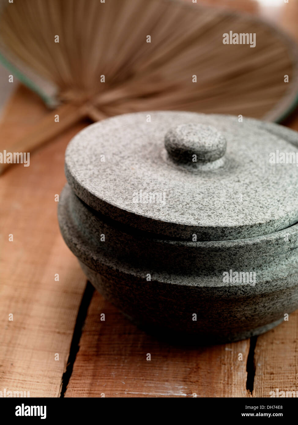 Chinese cooker, Casserole Stock Photo - Alamy