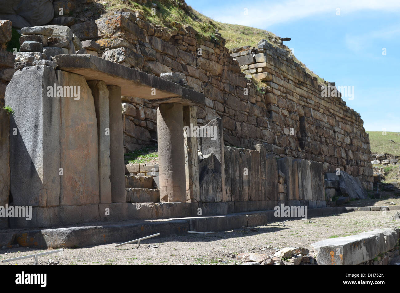 Chavin de huantar temple complex hi-res stock photography and images ...