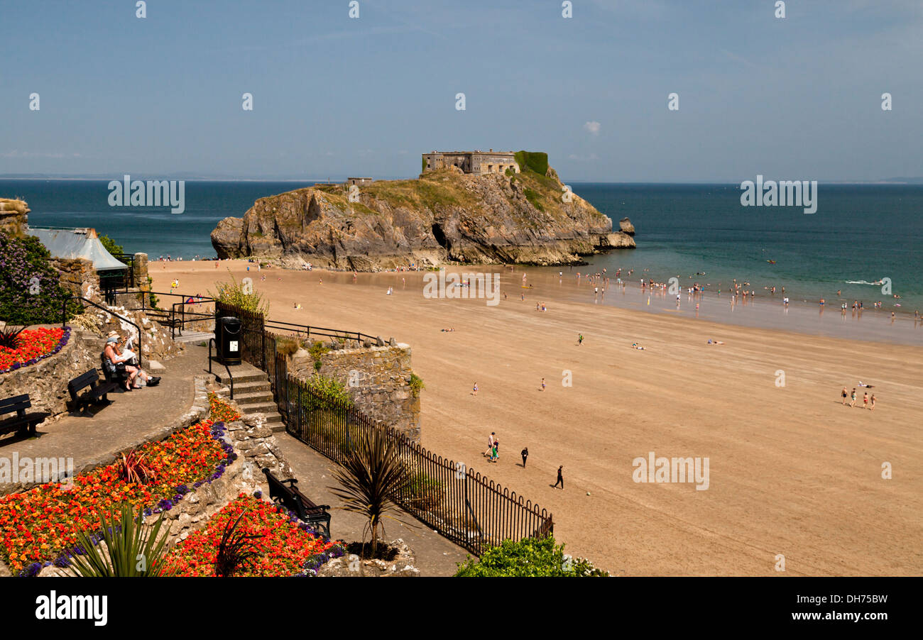 St Catherine's Island and South Beach, Tenby Stock Photo - Alamy