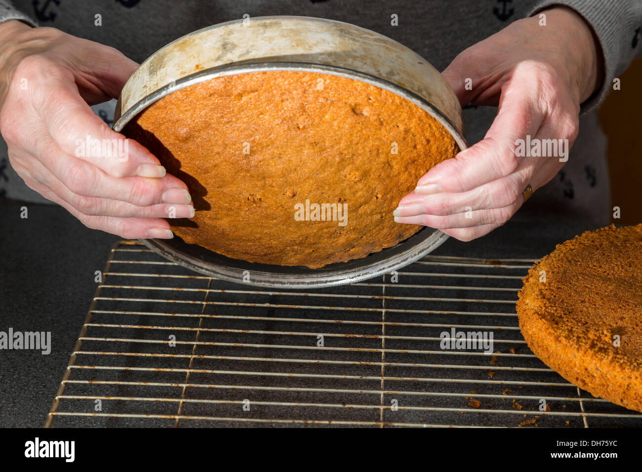 Turning out cake hi-res stock photography and images - Alamy