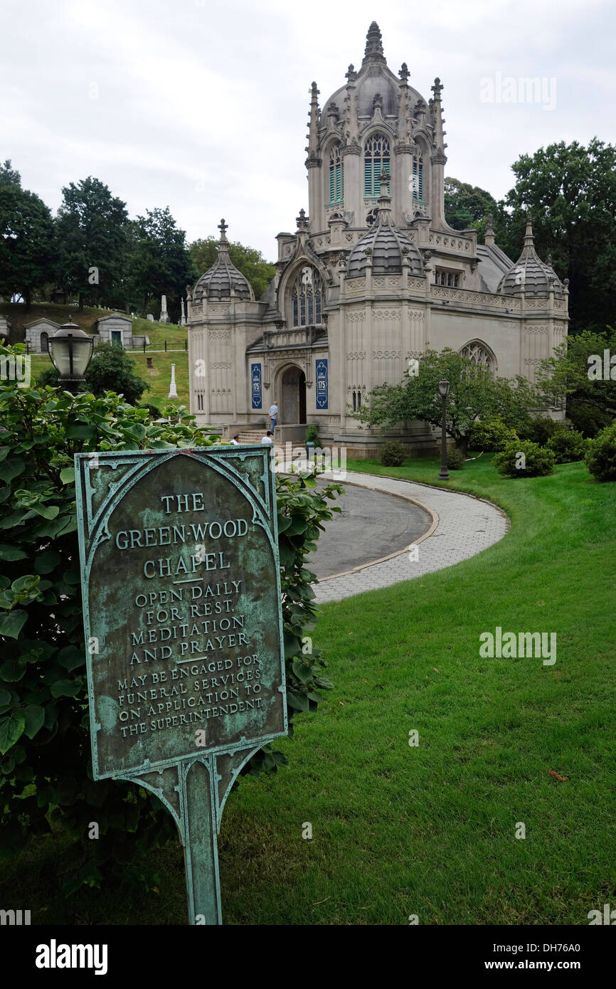 Green grass and cemetery hi-res stock photography and images - Alamy