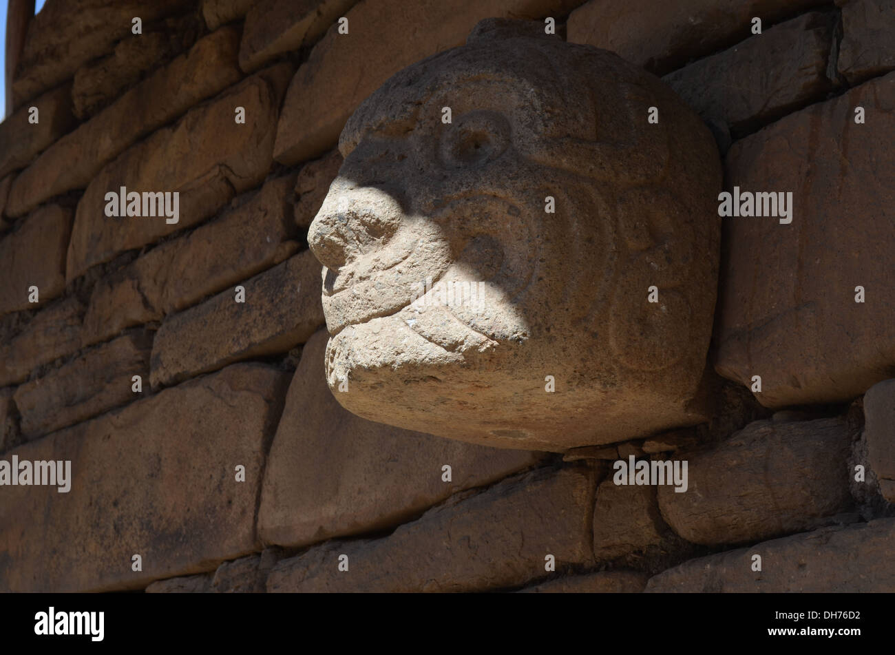 Tenon head chavin de huantar hi-res stock photography and images - Alamy