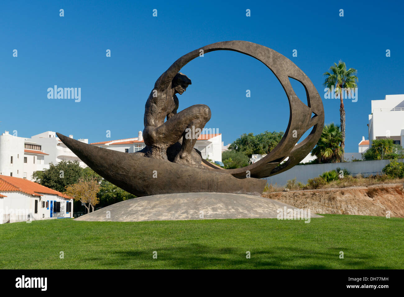 Roundabout sculpture hi-res stock photography and images - Alamy