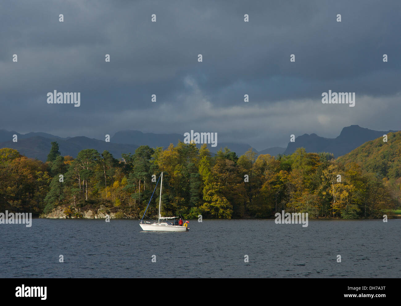 Yacht on lake windermere district hi-res stock photography and images ...