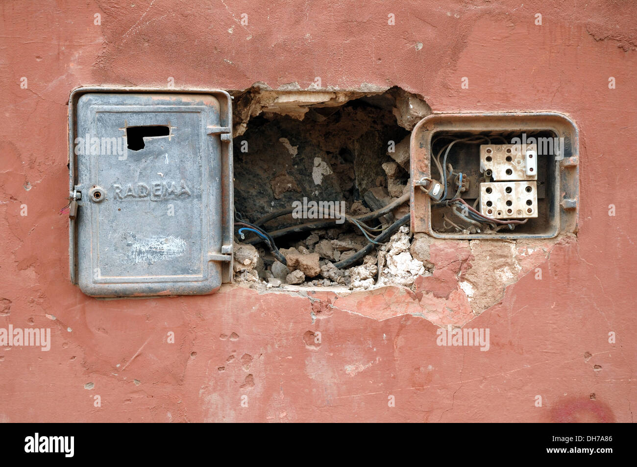 Dodgy wiring hi-res stock photography and images - Alamy