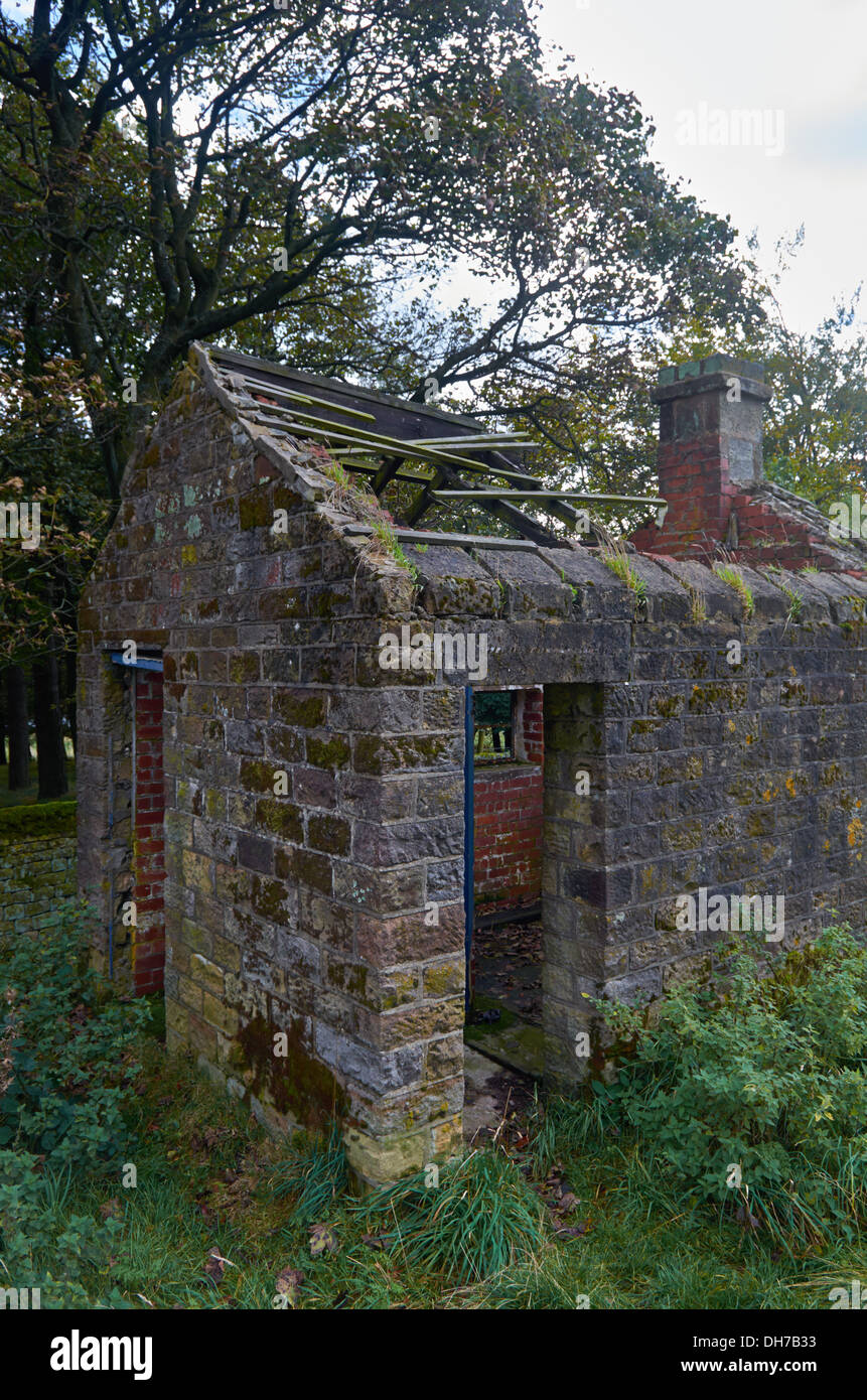 Abandoned building next to Redmires Reservoir - Sheffield, England, UK ...