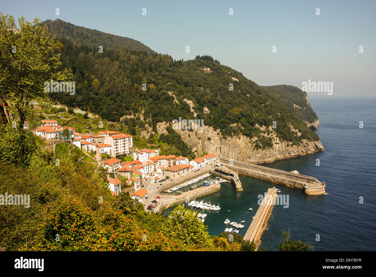 Cliffs coast biscay basque country hi-res stock photography and images ...