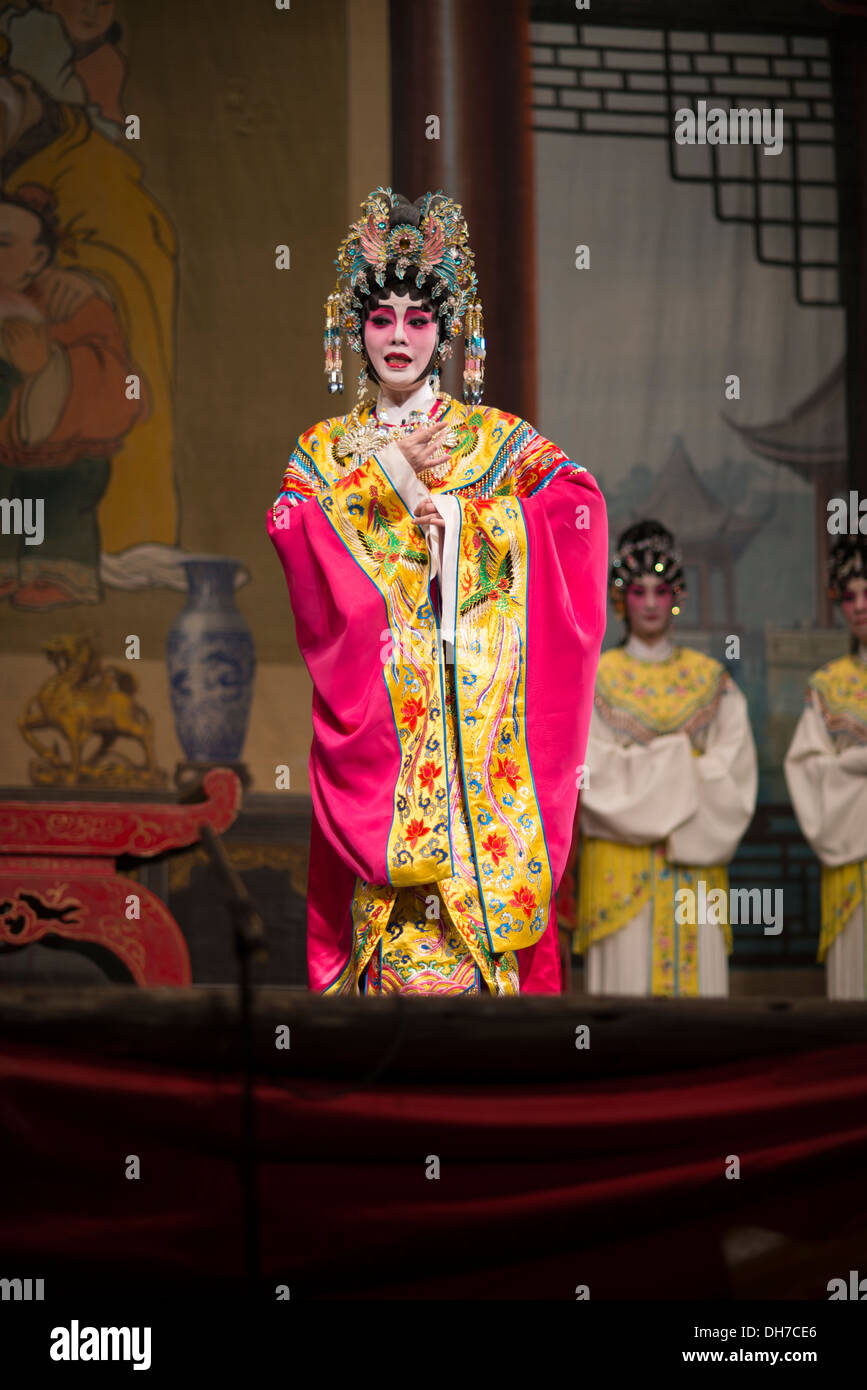 Chinese cantonese opera hi-res stock photography and images - Alamy