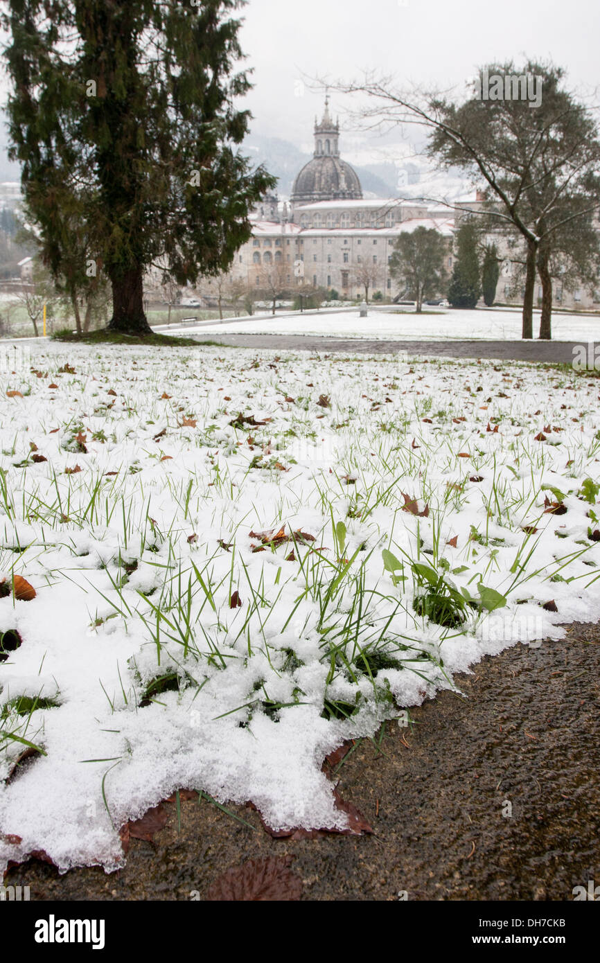 Snow on the gardens of Loyola Sanctuary, Azpeitia, Basque Country Stock ...