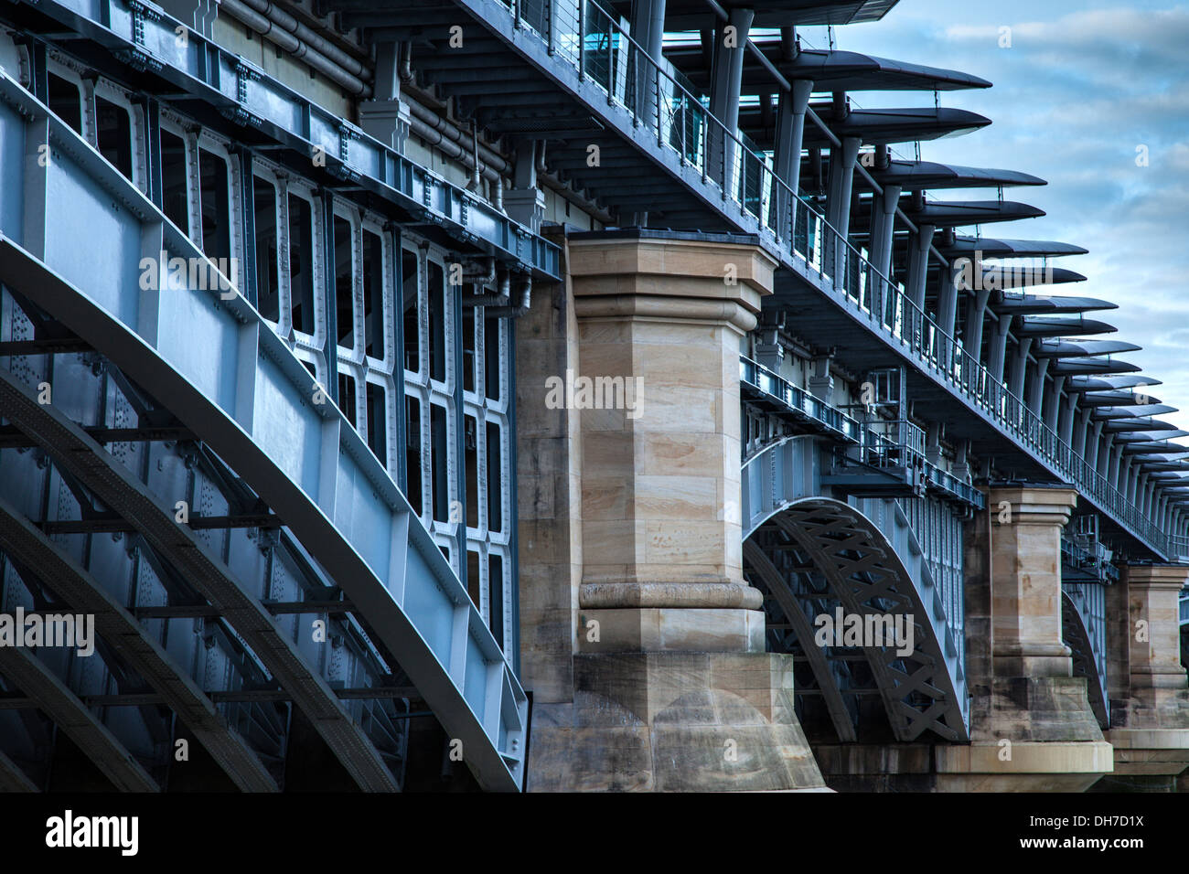 Blackfriars Railway Bridge Covered by Largest Solar Roof in World Stock ...