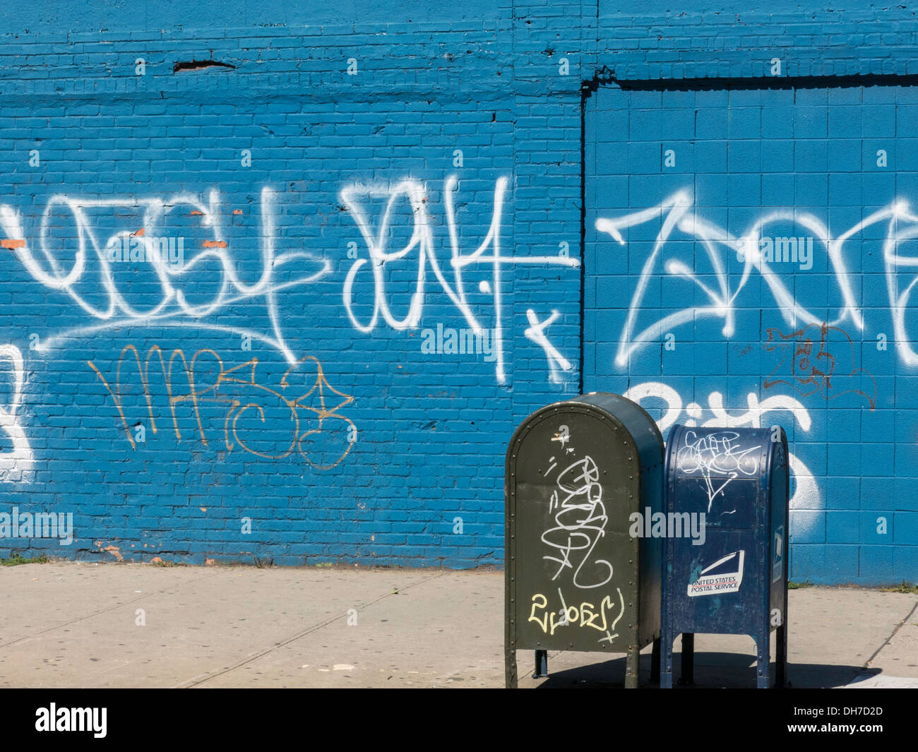 Hate word graffiti hi-res stock photography and images - Alamy