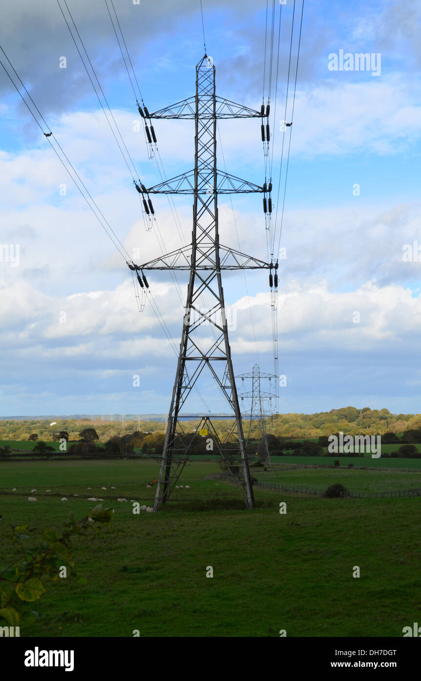Wire sky shock hi-res stock photography and images - Alamy
