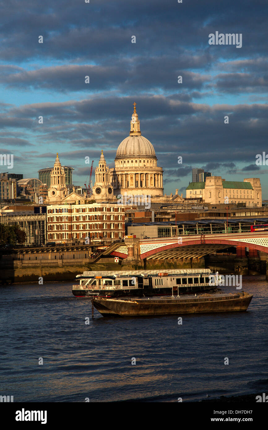 London Skyline at Dusk Stock Photo - Alamy