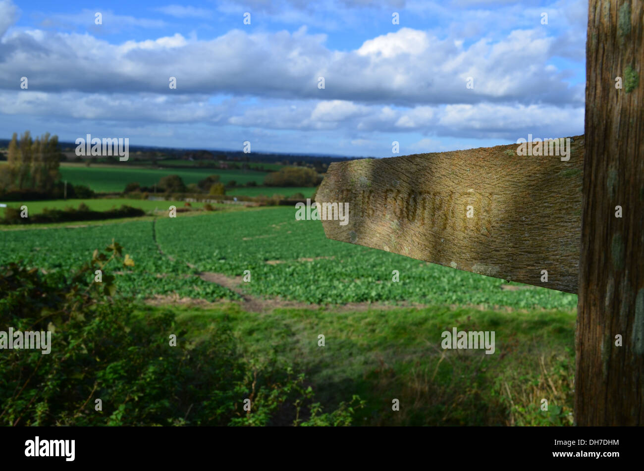 Footpath sign crops hi-res stock photography and images - Alamy