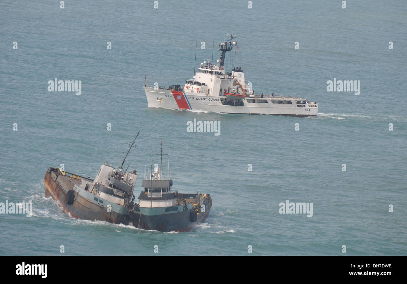 Coast guard cutter dauntless arrives on scene hi-res stock photography ...