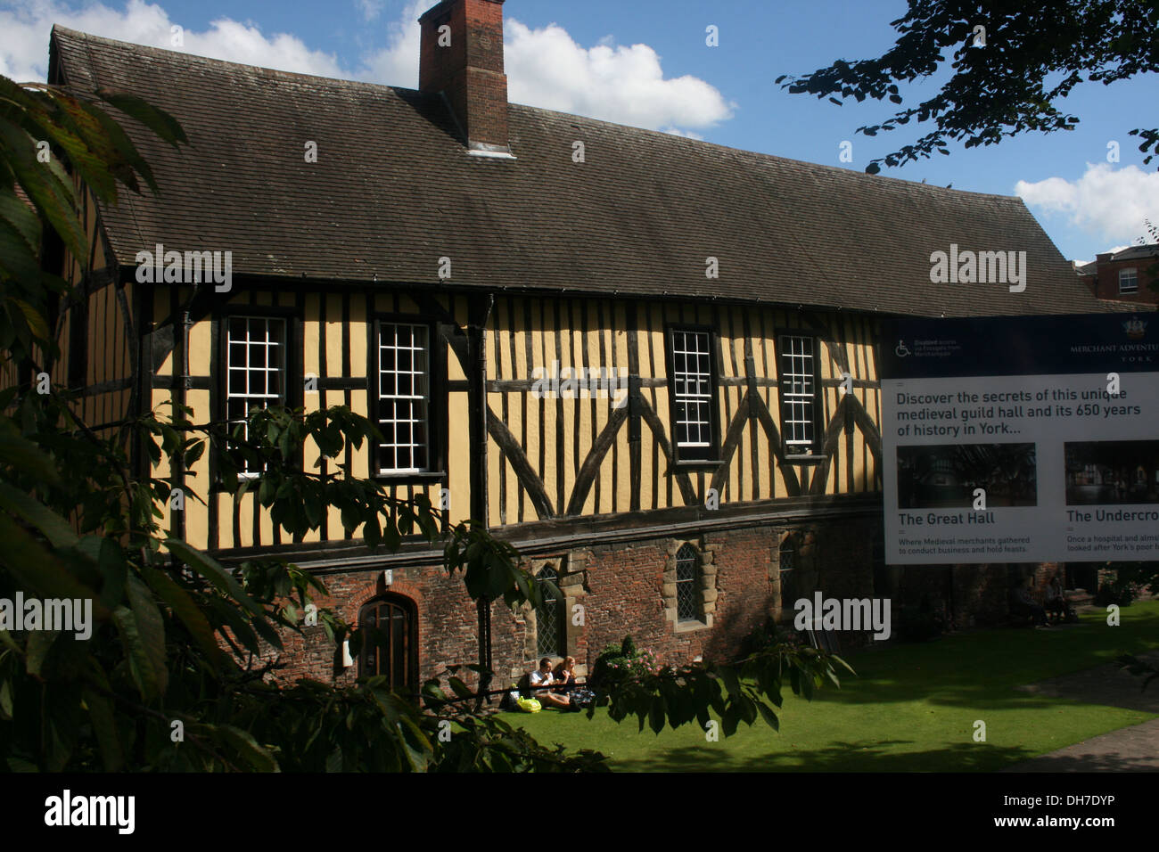 Traditional Yorkshire cottage Stock Photo - Alamy