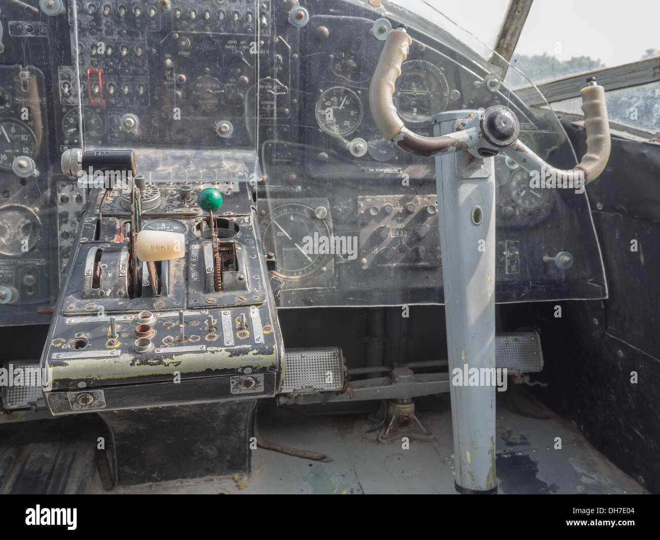 Jet 2 plane cabin interior hi-res stock photography and images - Alamy