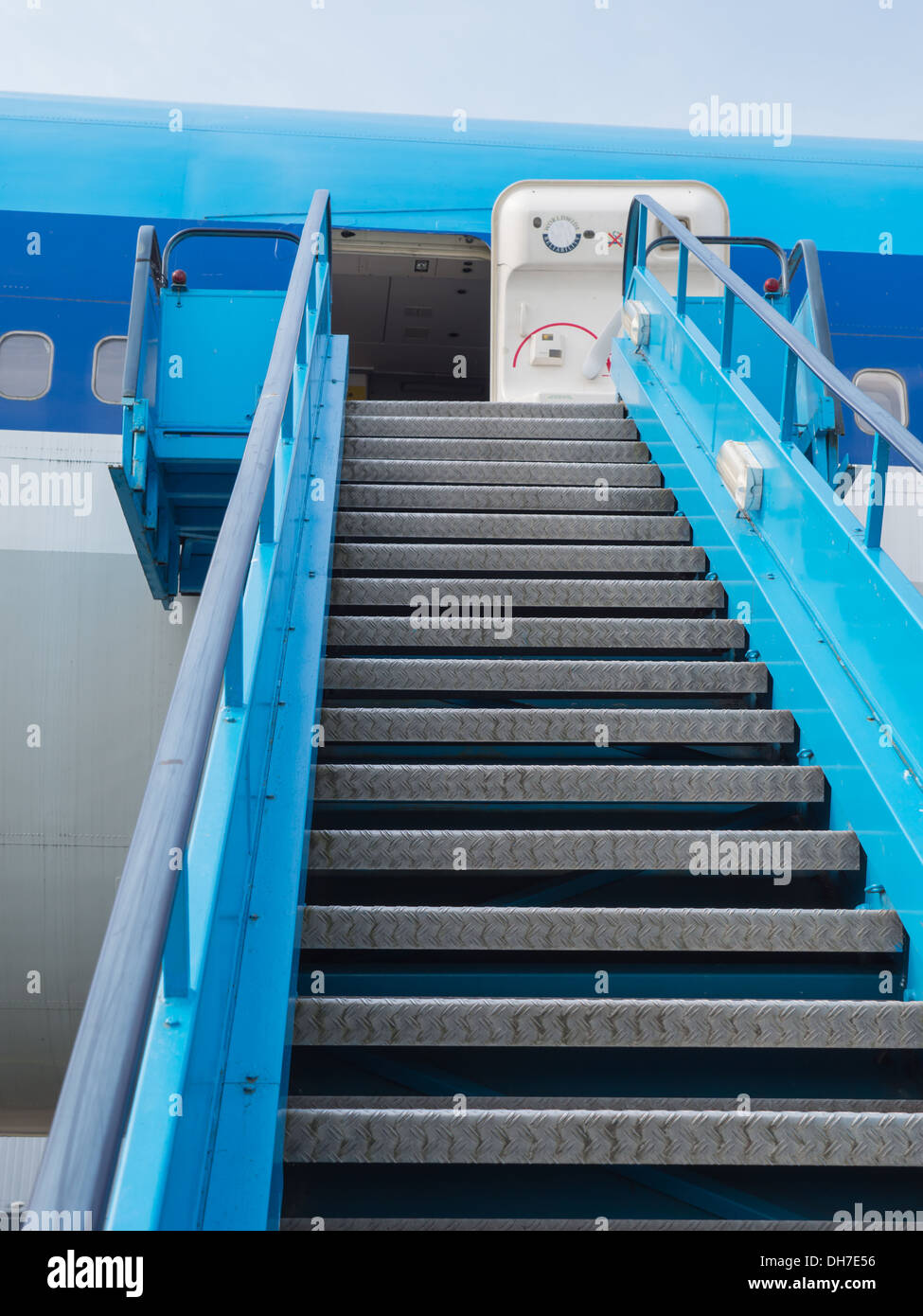 Airplane stairs hi-res stock photography and images - Alamy