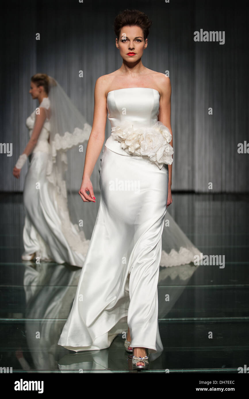 Female model wearing white wedding dress at Daalarna fashion show Stock ...