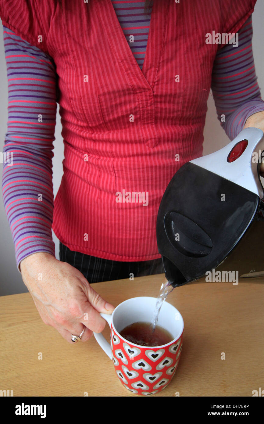 Making a cup of tea Stock Photo - Alamy