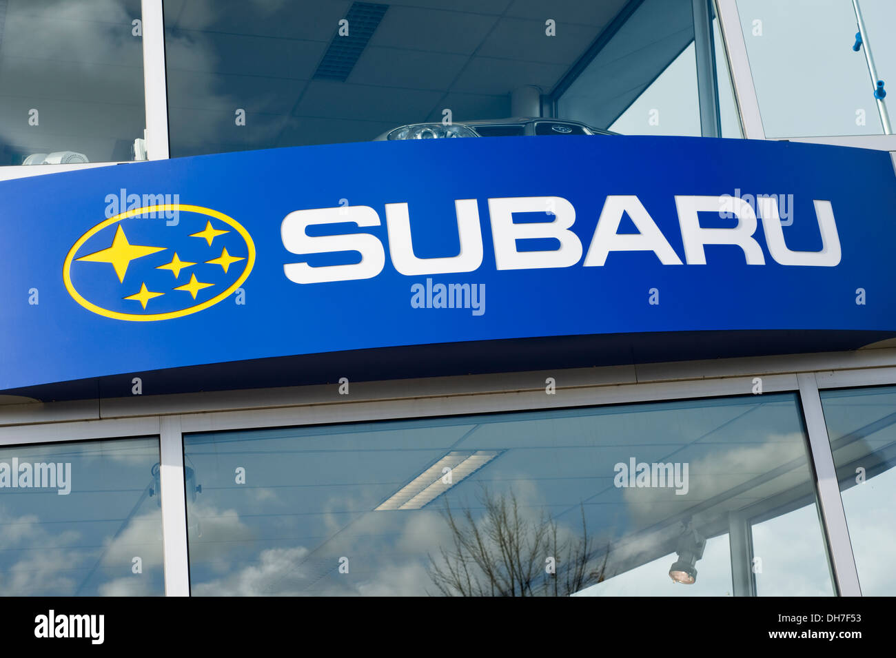 Subaru logo hi-res stock photography and images - Alamy
